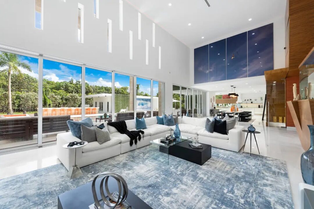Villa Crest Miami - Flawless Crowns